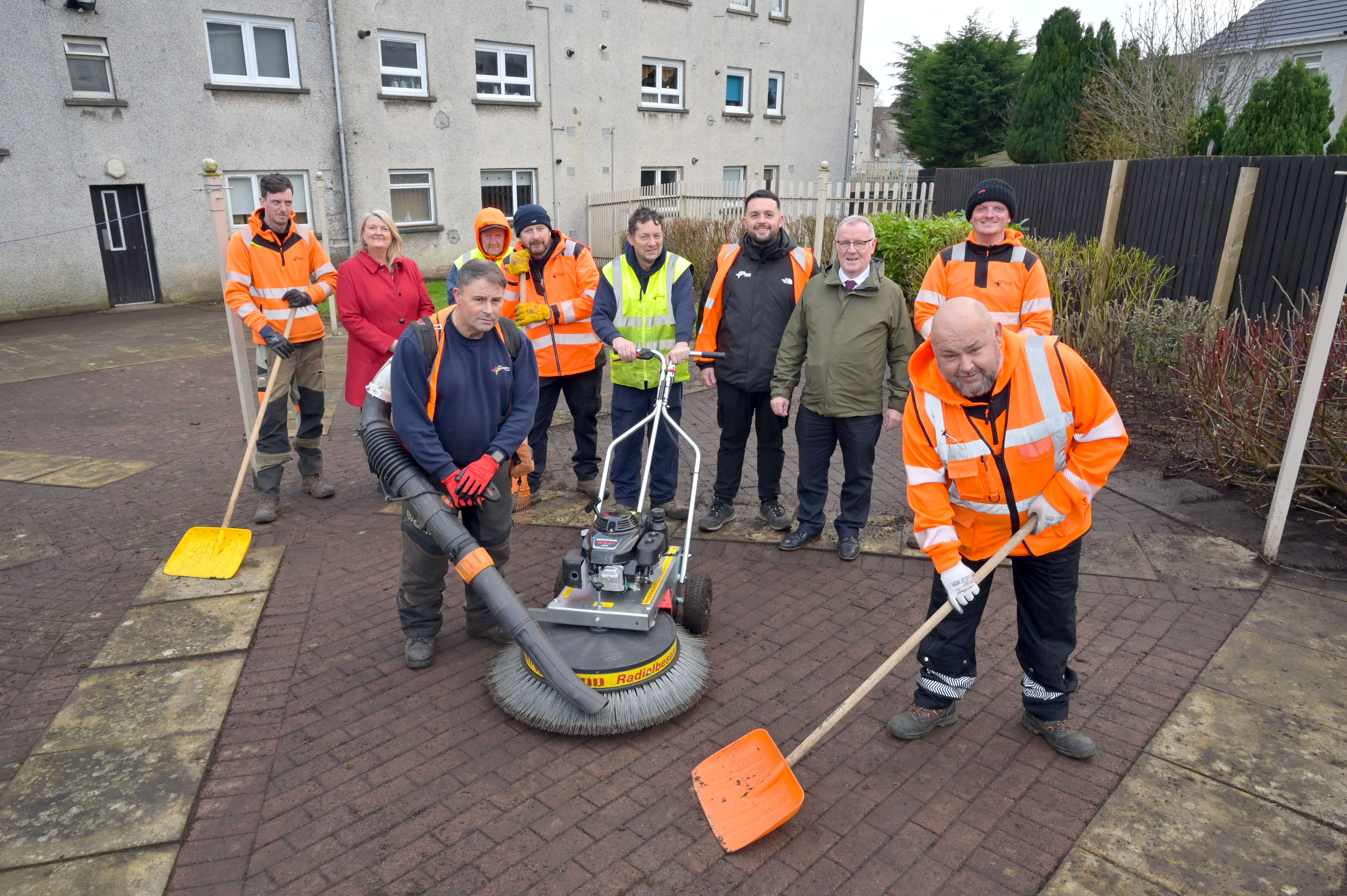 Environment clean up project targets local neighbourhoods | North Lanarkshire Council